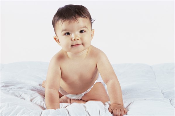 如何為好動的寶寶換紙尿片? 選擇正確的學習褲 Huggies 香港 Huggies 香港